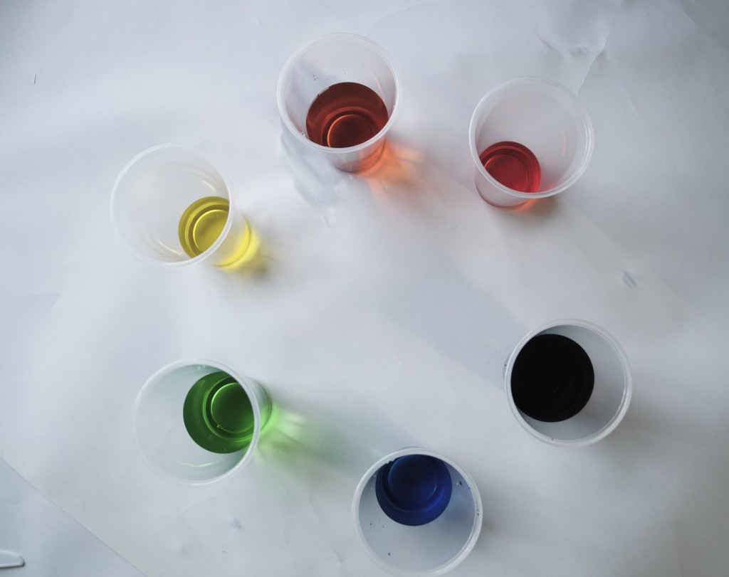 C – COLOR : Activity 1 (Mixing colors in water) – Let’s Learn Kids!